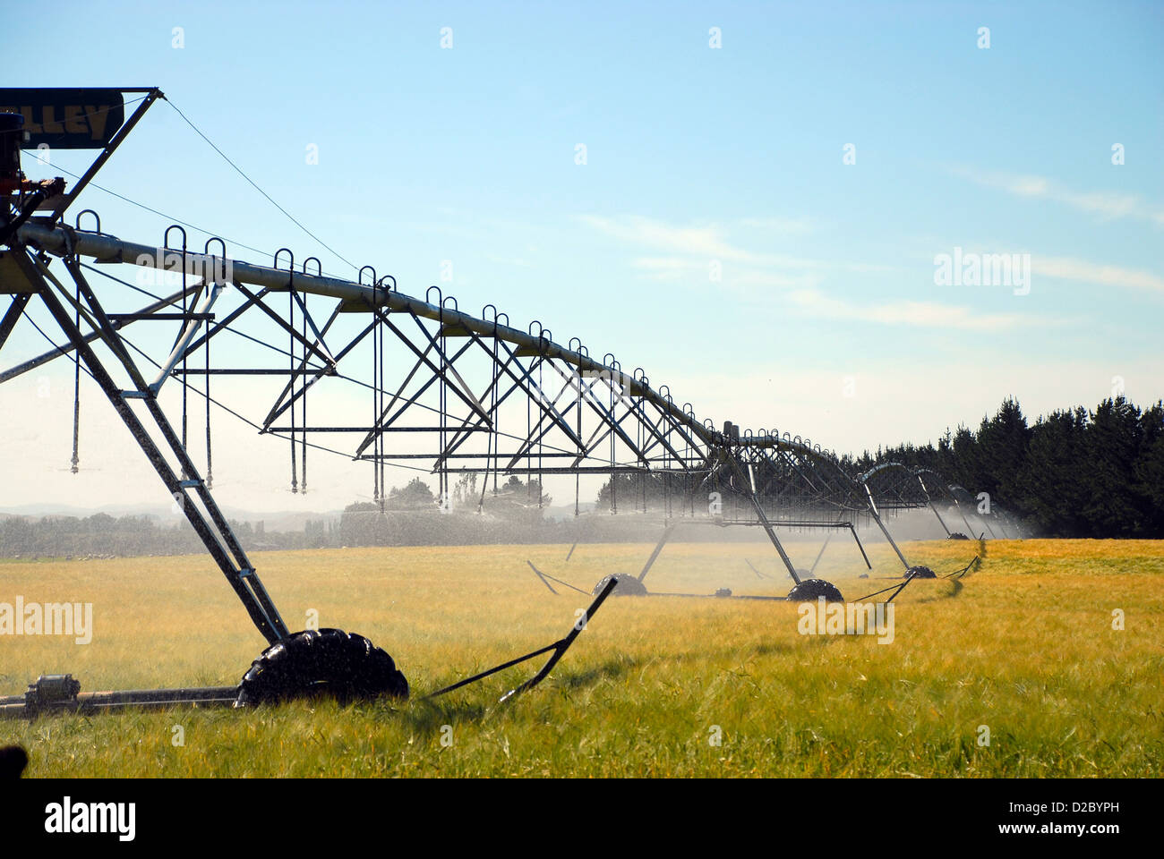 Moving irrigation hi-res stock photography and images - Alamy