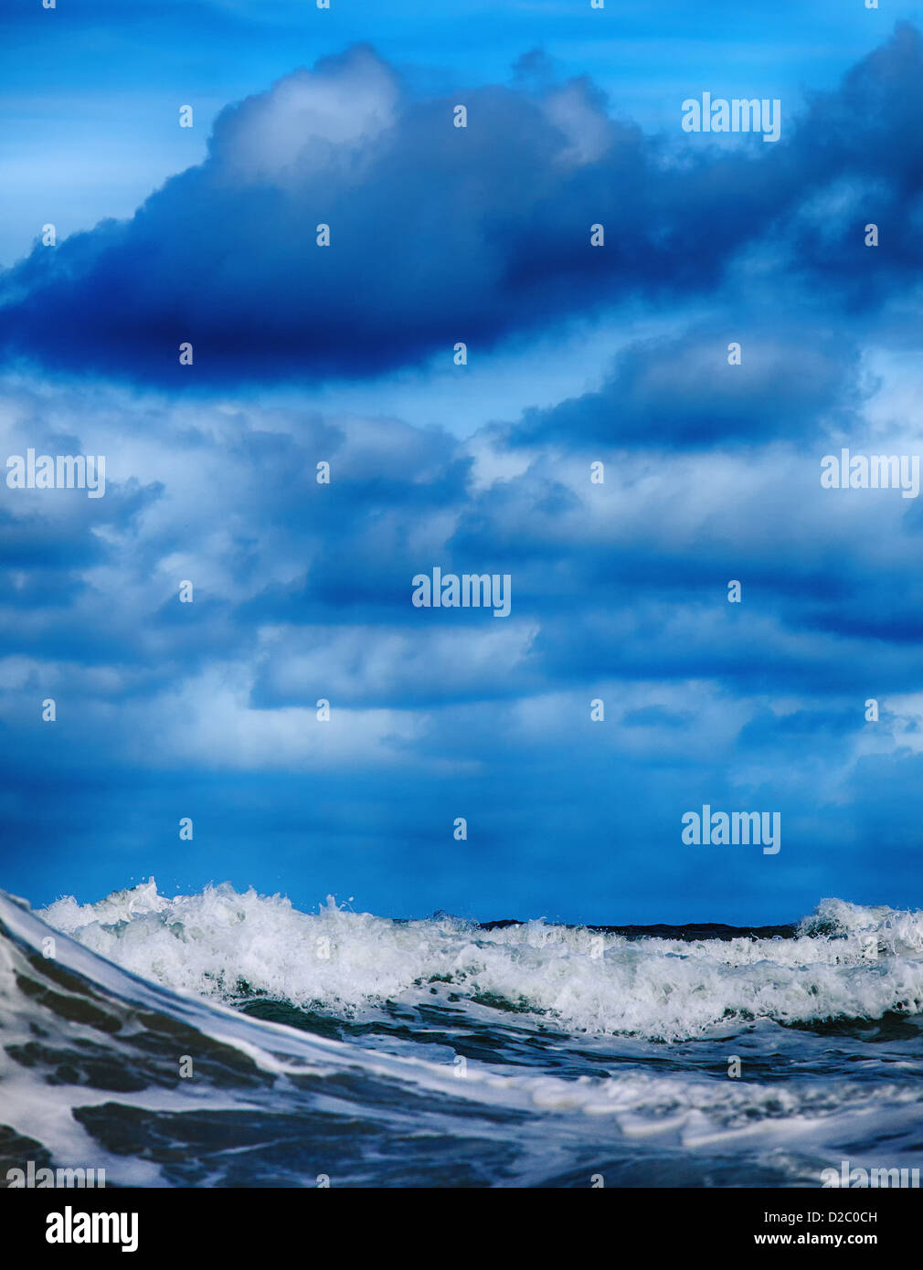 Wave crashing on beach hi-res stock photography and images - Alamy