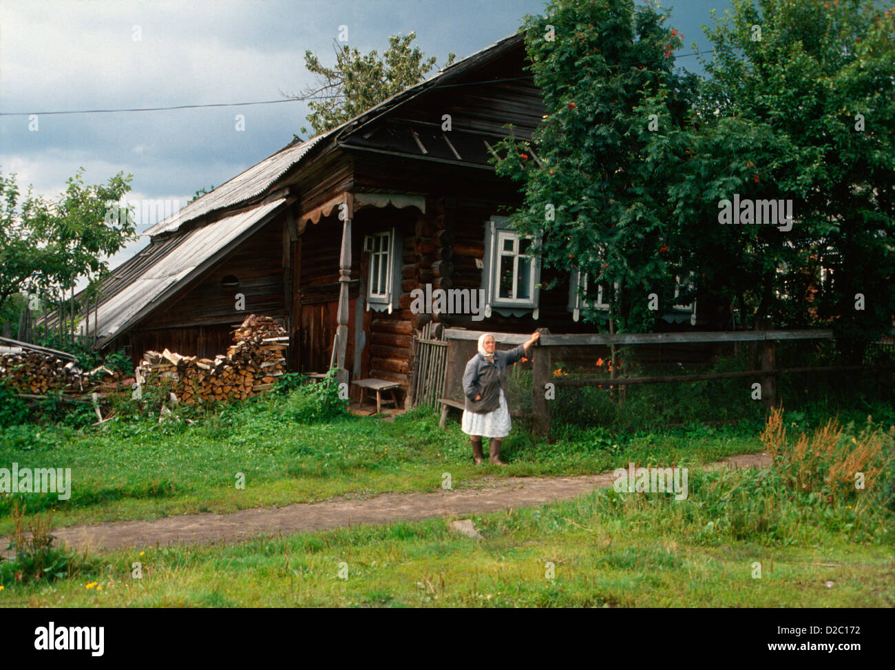 Farm woman russia hi-res stock photography and images - Alamy
