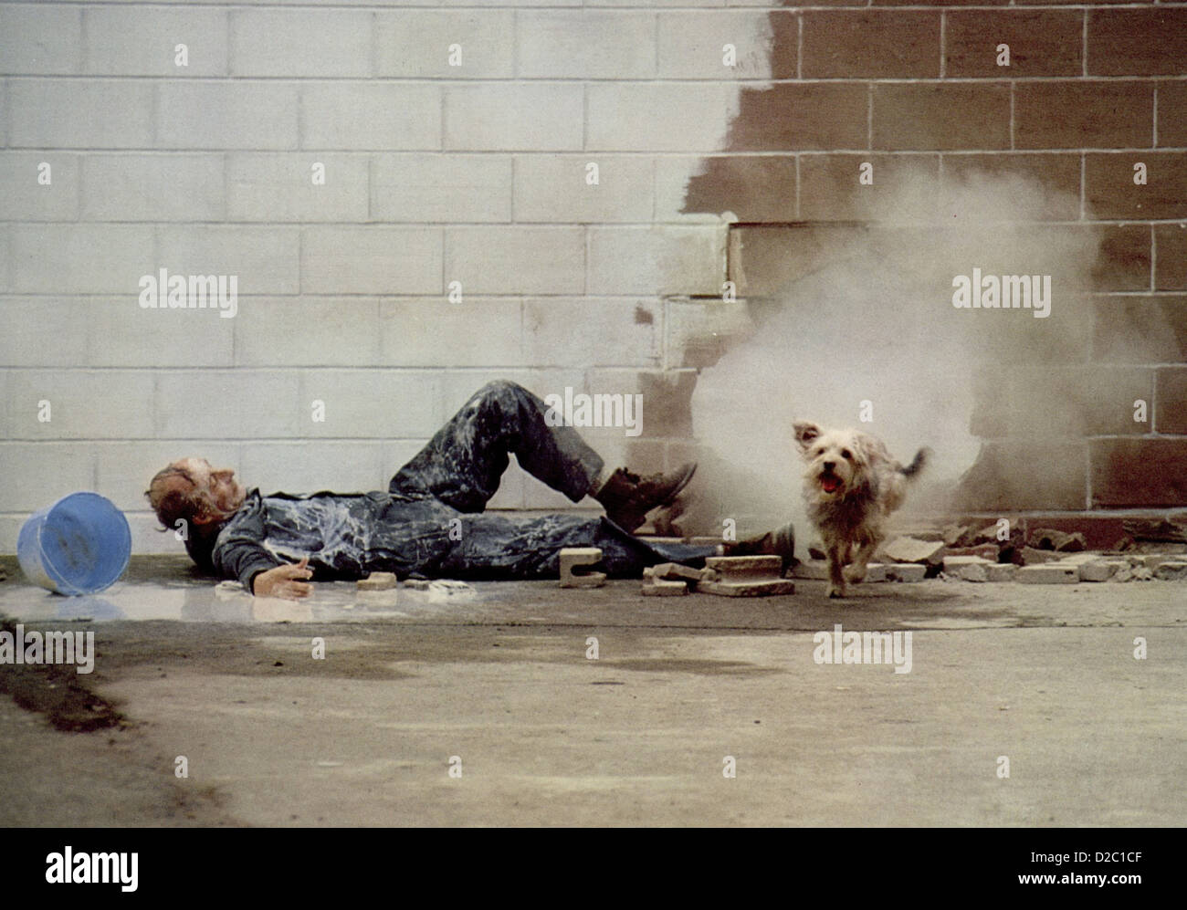 R.O.B.O.D.O.G. C.H.O.M.P.S. Szenenbild Stock Photo - Alamy