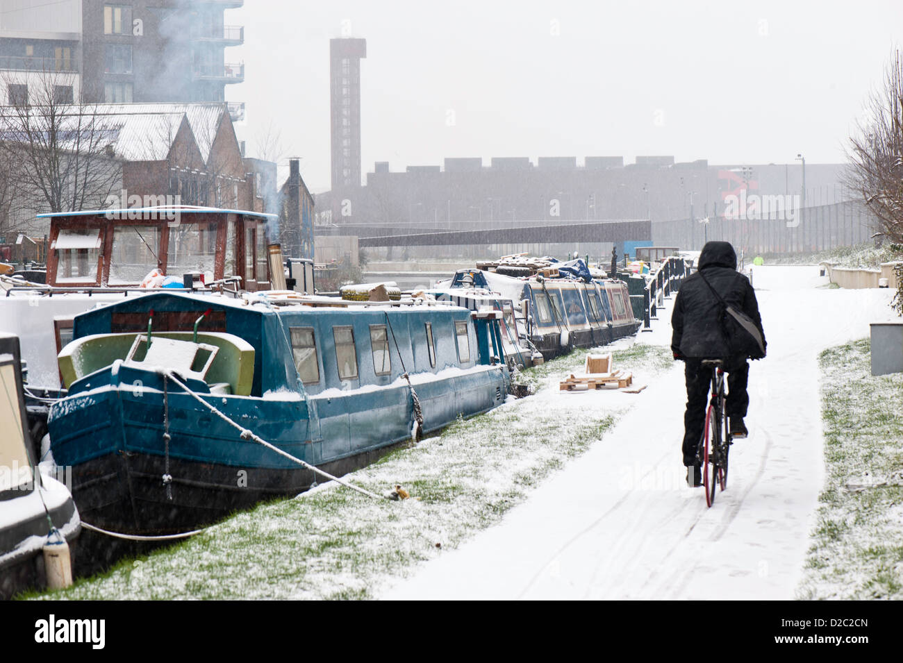 The lee navigation canal hi-res stock photography and images - Alamy