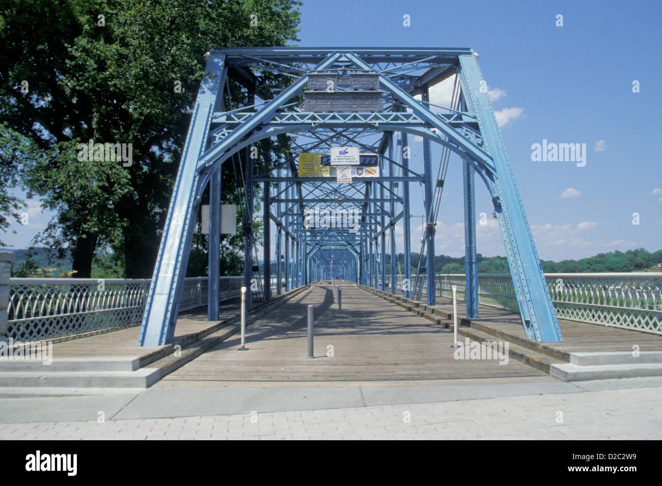 Walnut street bridge hi-res stock photography and images - Alamy