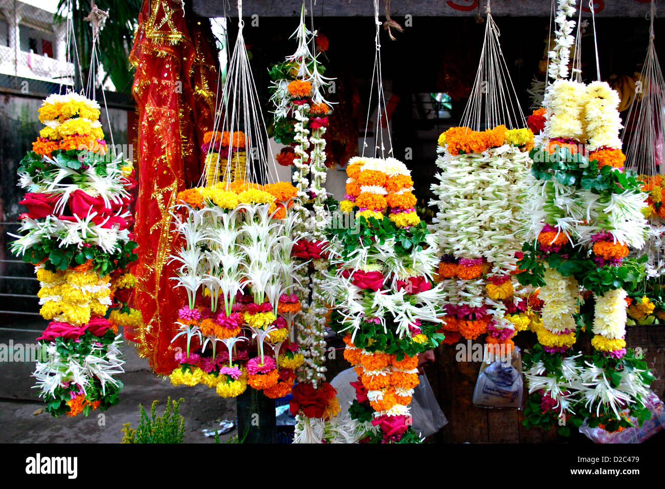 Colorful garlands flowers sale bombay mumbai hi-res stock photography ...