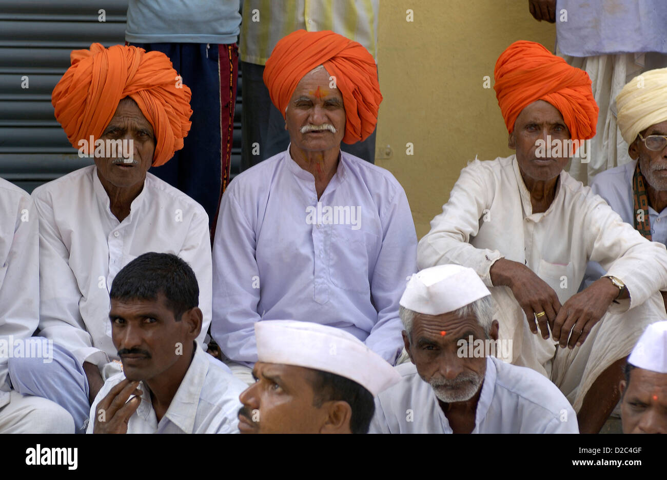 Black community meeting hi-res stock photography and images - Alamy