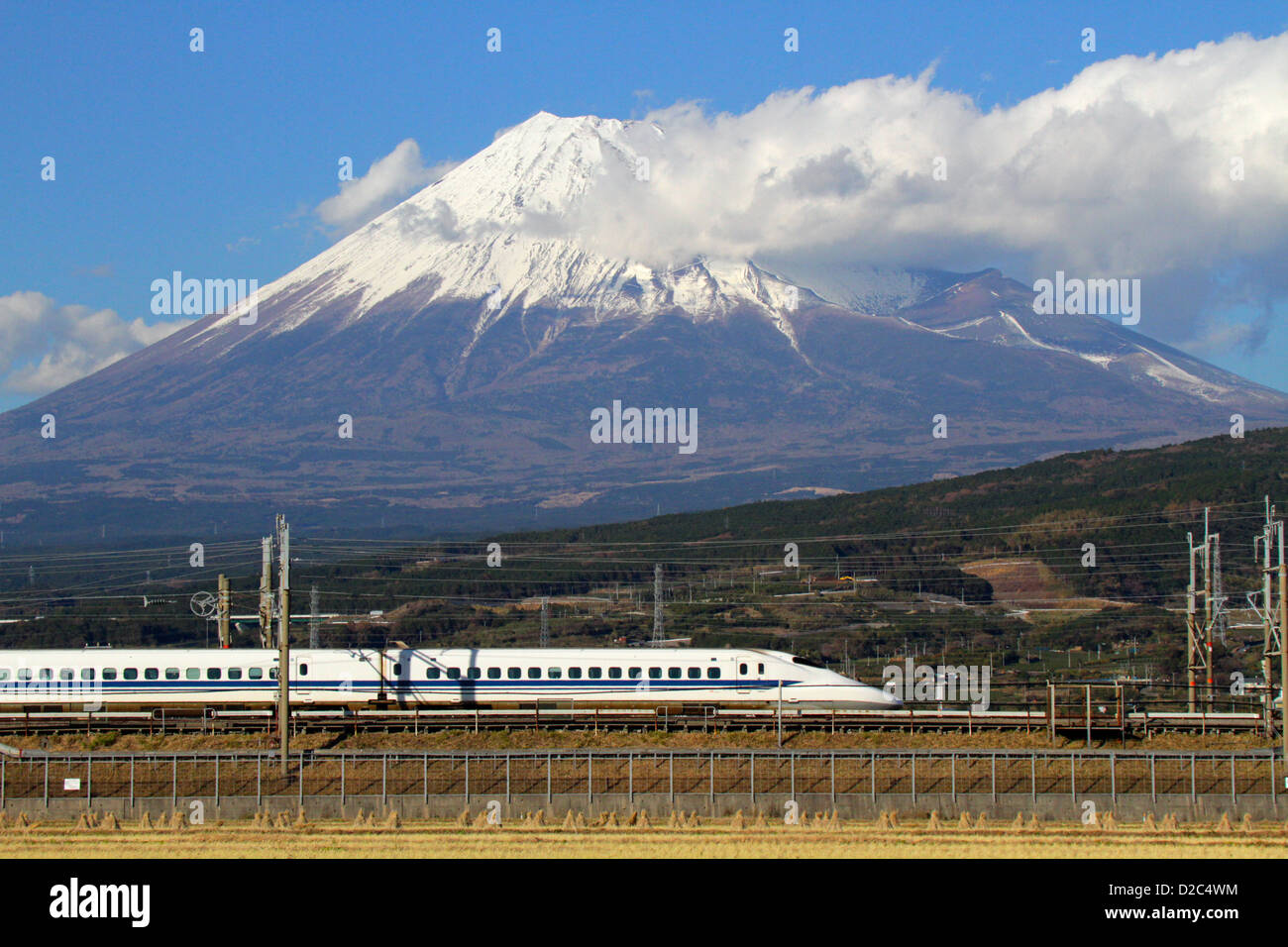 Shinkansen bullet train mount fuji hi-res stock photography and images - Alamy