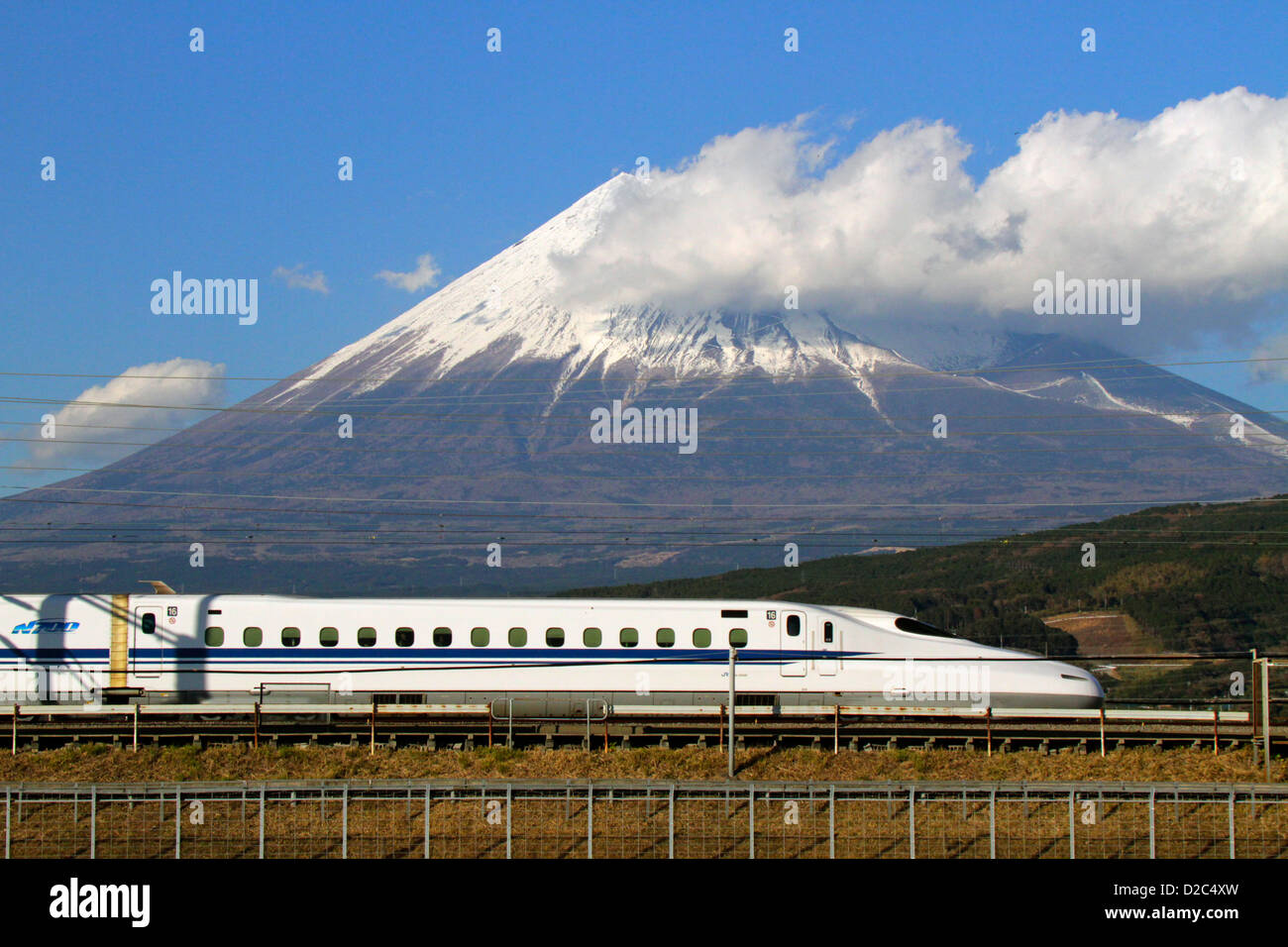 Shinkansen series n700 hi-res stock photography and images - Alamy