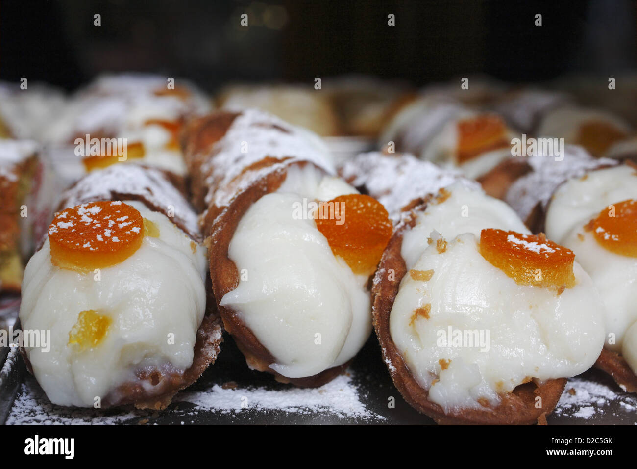 Sicily food cannoli hi-res stock photography and images - Alamy