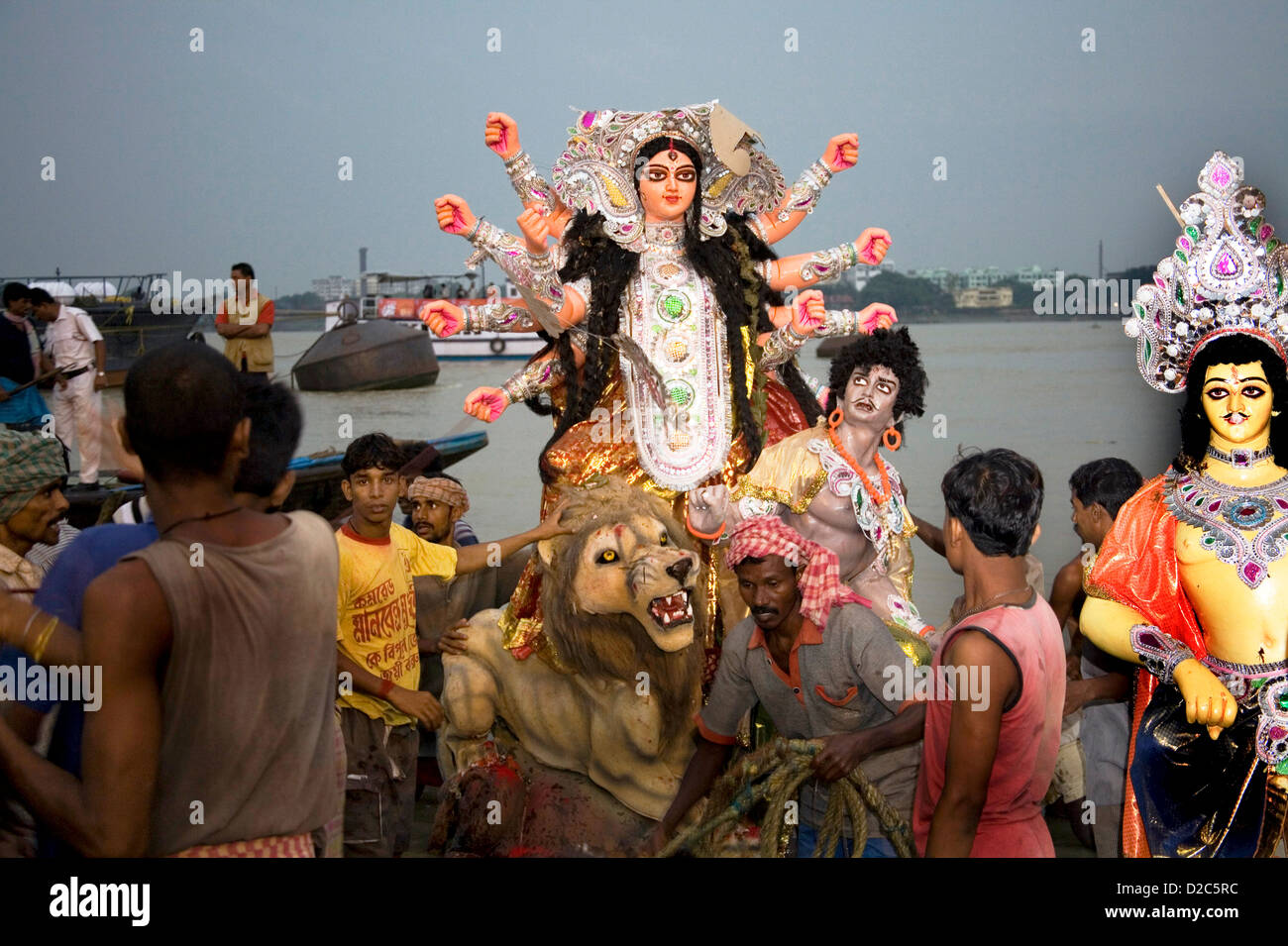 Farewell Durga Idol Into Water River Hooghly - Visarjan Durga Pooja ...