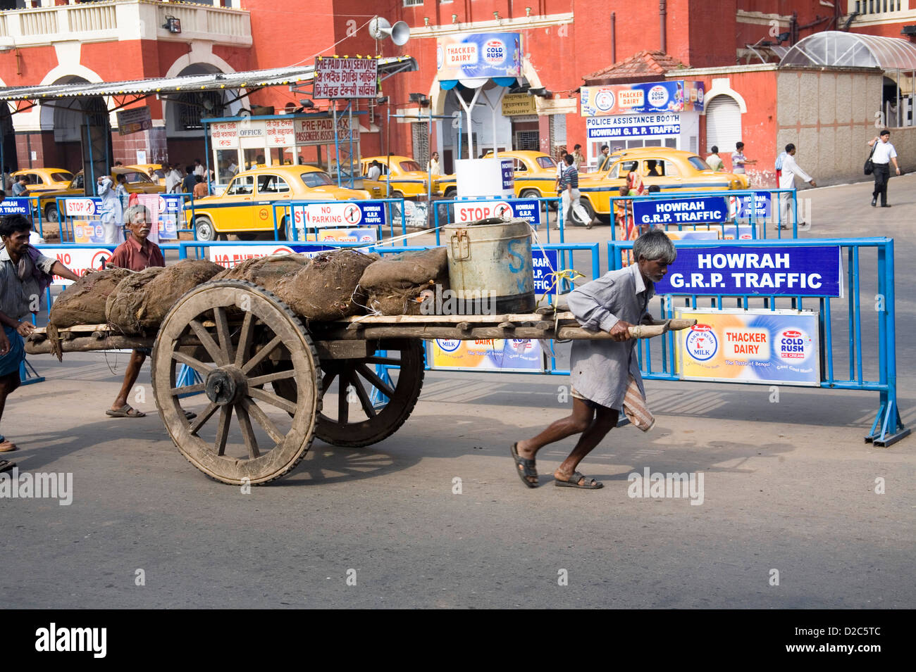 Pulling the cart hi-res stock photography and images - Alamy