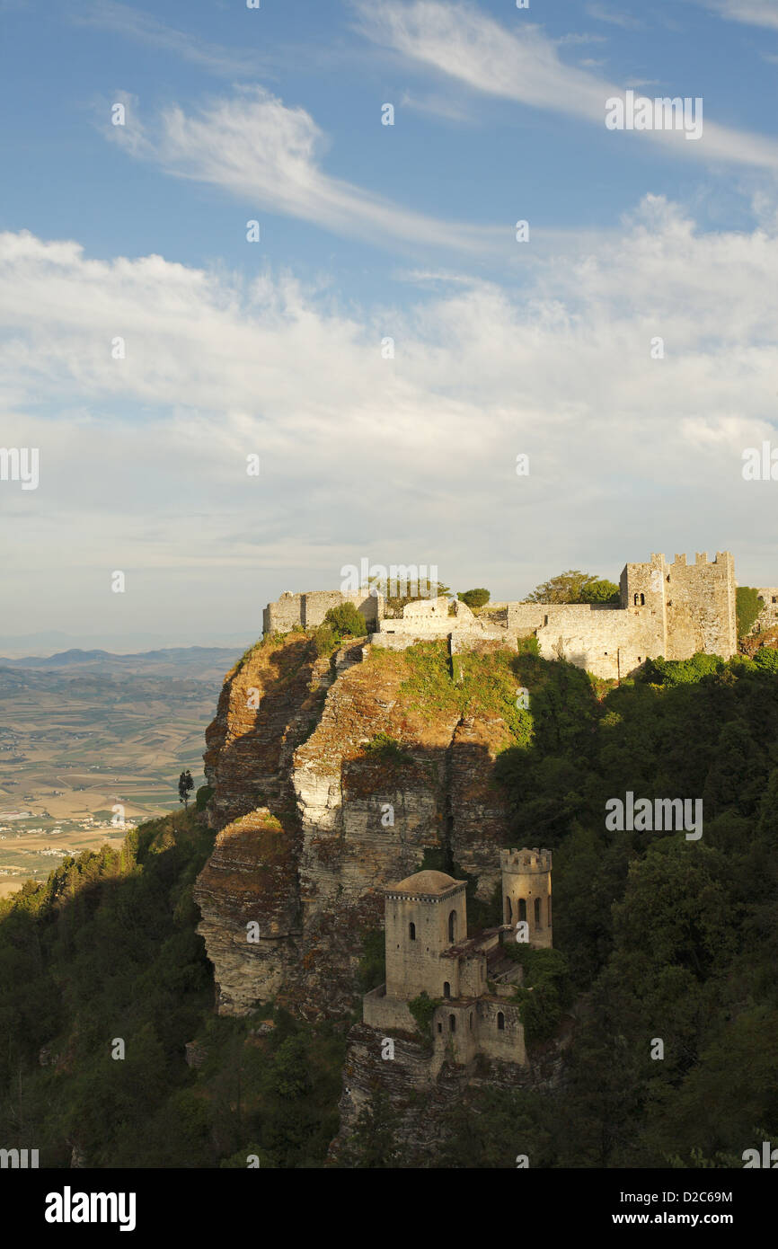 Norman castle tower hi-res stock photography and images - Alamy