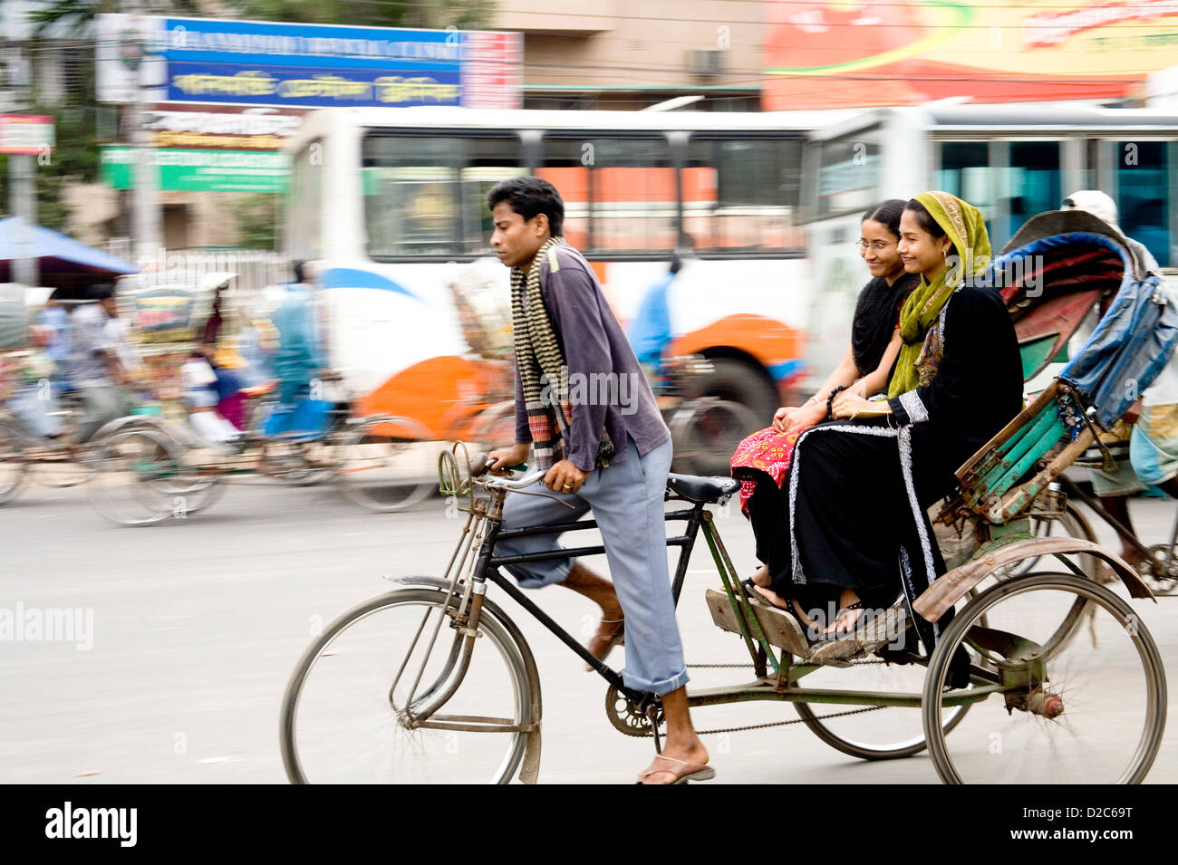 Rickshaw rider dhaka bangladesh hi-res stock photography and images - Alamy