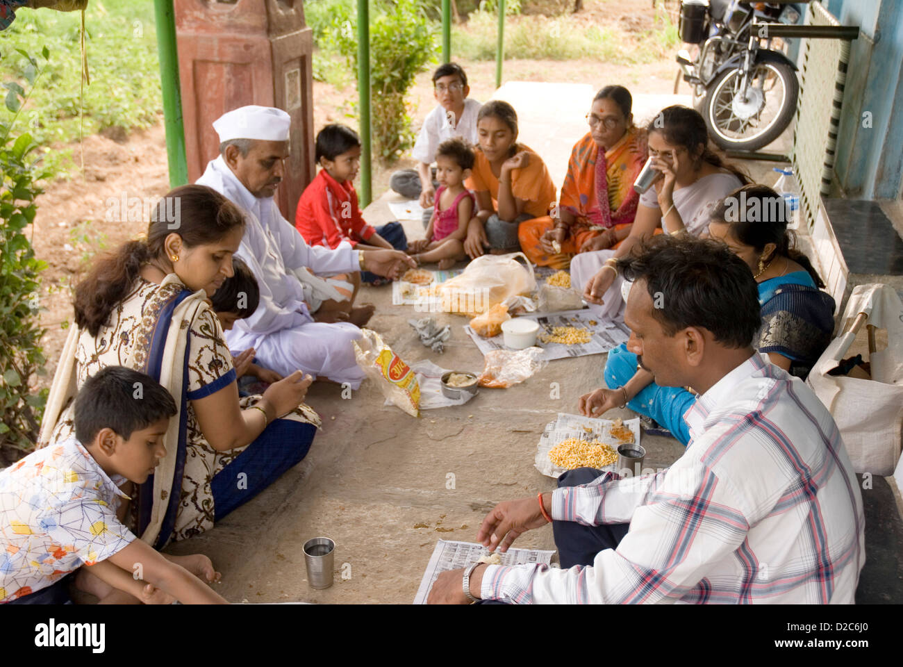 Group Having Picnic Lunch At Farm House Near Lenyadri Ganesh Temple ...