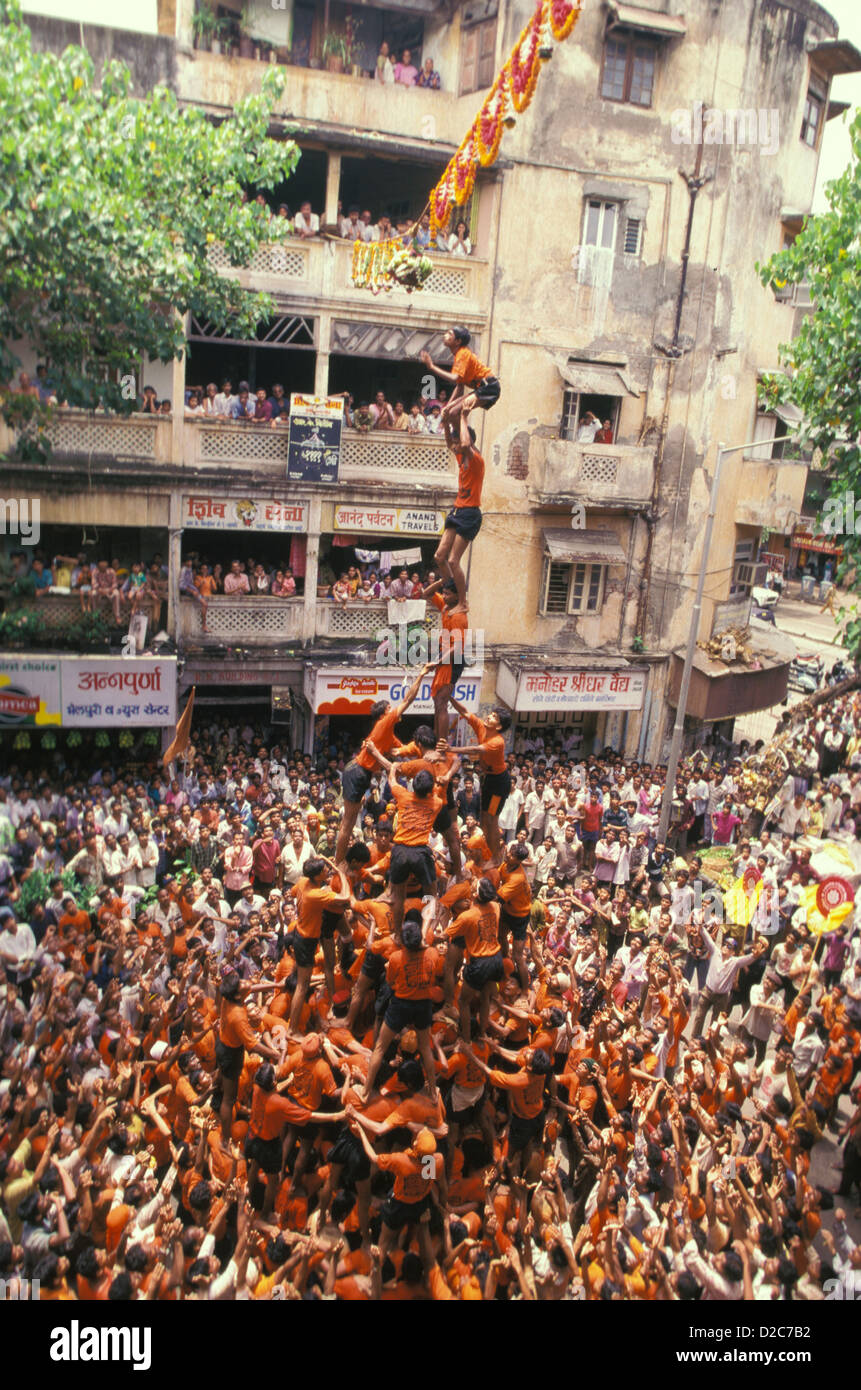 India janmashtami festival men making human pyramid miscellaneous fairs ...