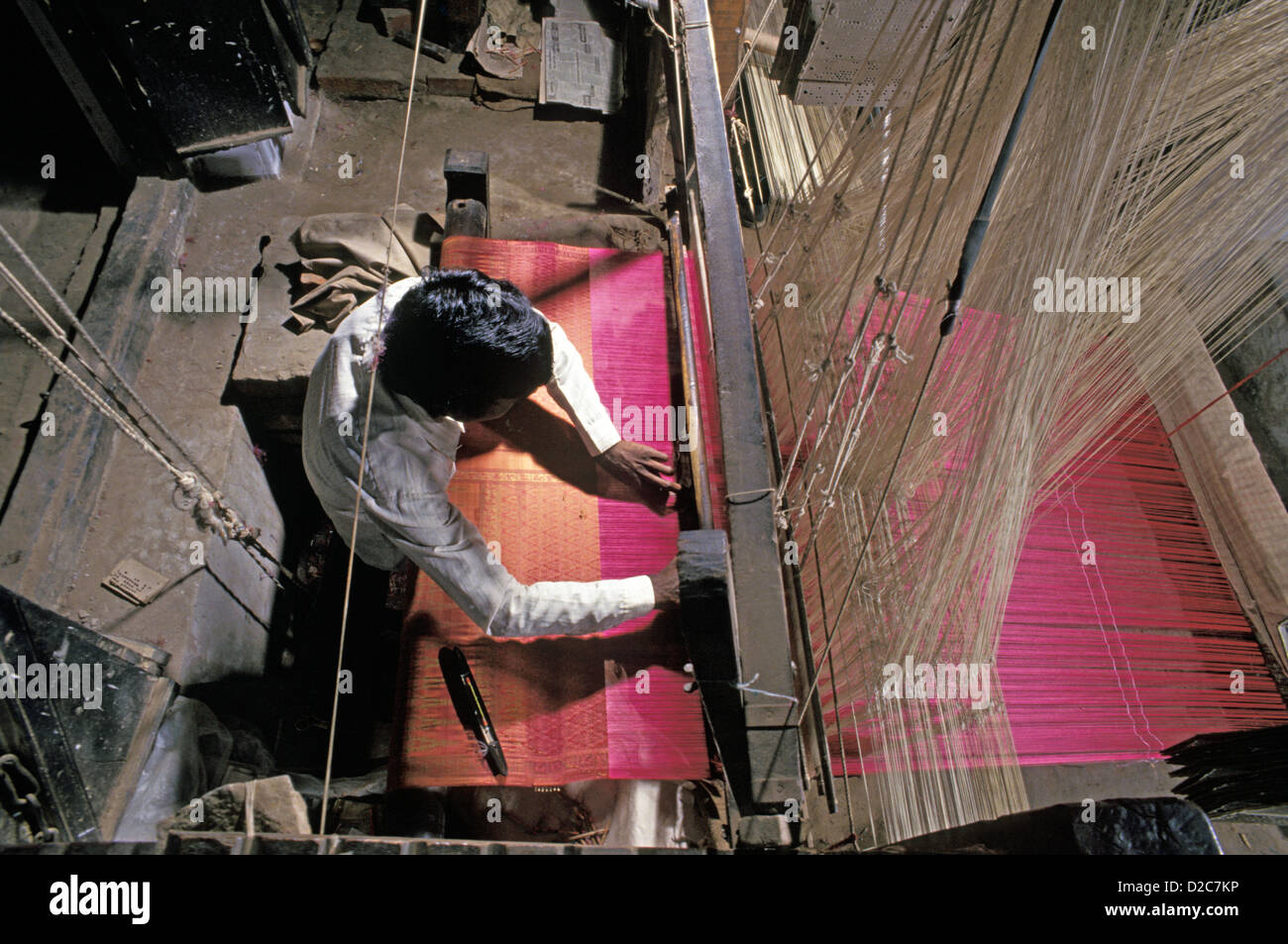 Indian man weaving silk hi-res stock photography and images - Alamy