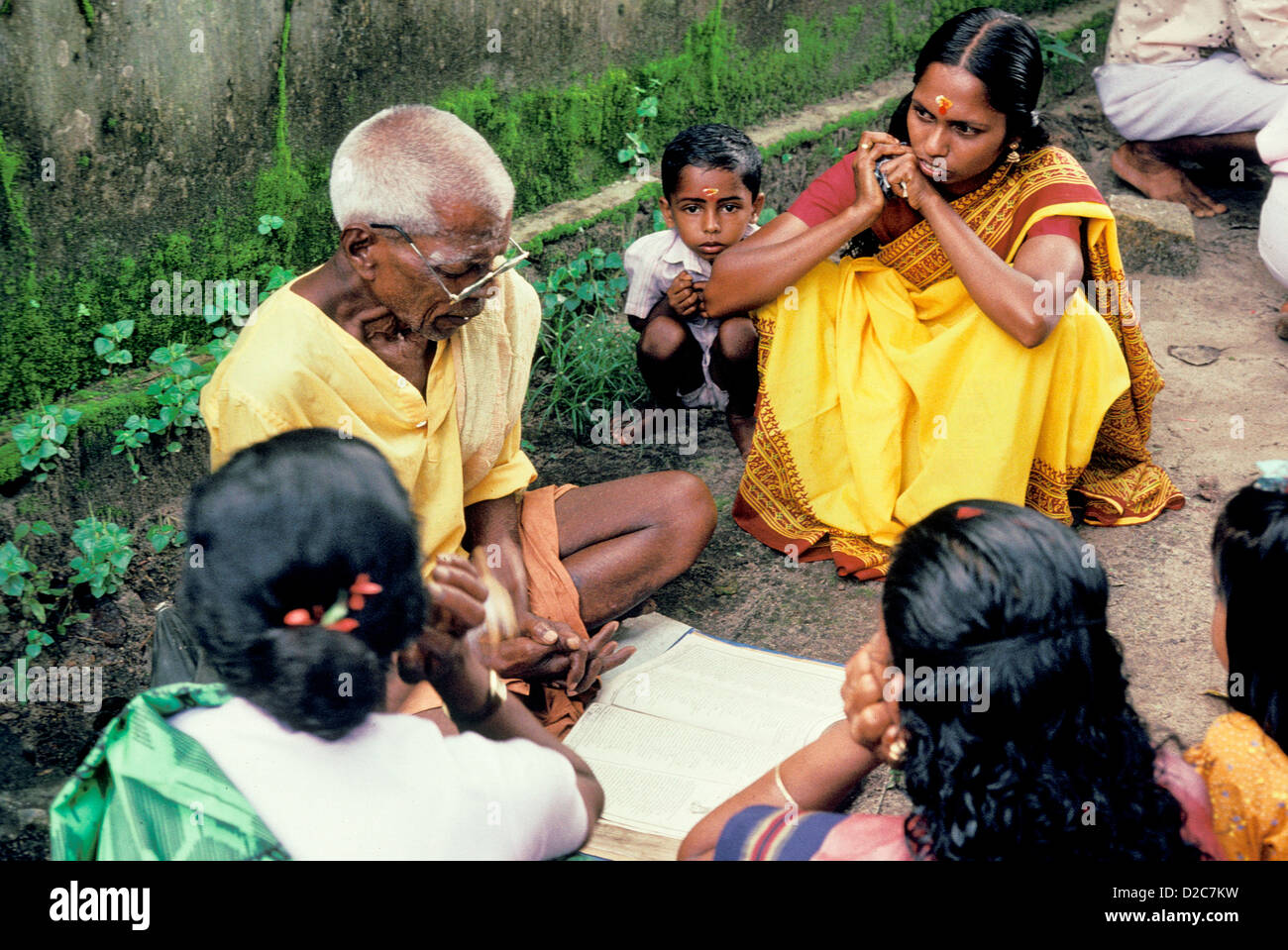 India. Group Of People Listening To Fortune Teller Stock Photo - Alamy
