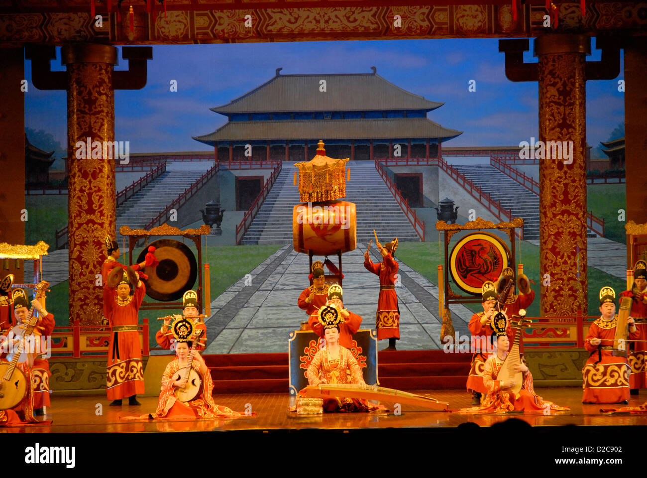 Tang dynasty music and dance show hi-res stock photography and images ...
