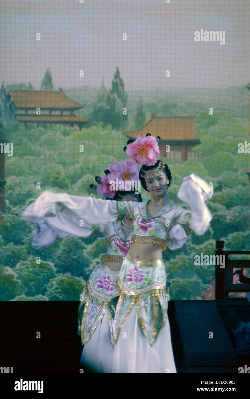 Tang dynasty music and dance show hi-res stock photography and images ...