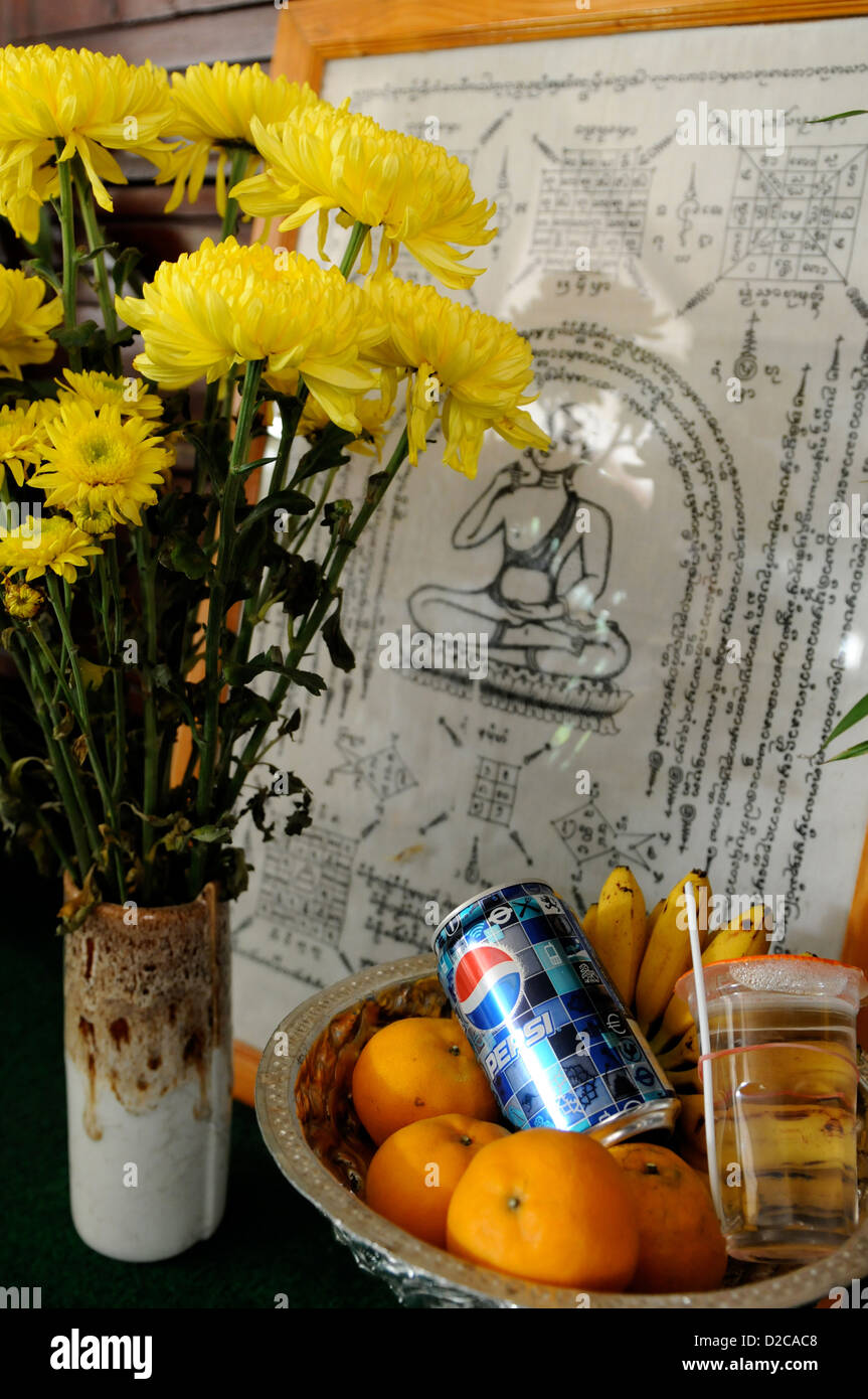 Fang, Thailand, flowers, bananas, oranges, and a Pepsi from a Budhabild ...