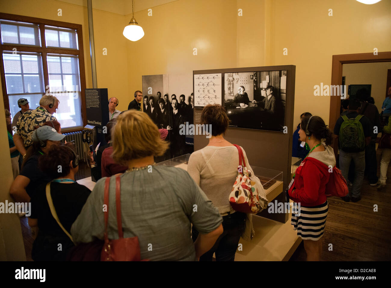 Immigrant processing hi-res stock photography and images - Alamy
