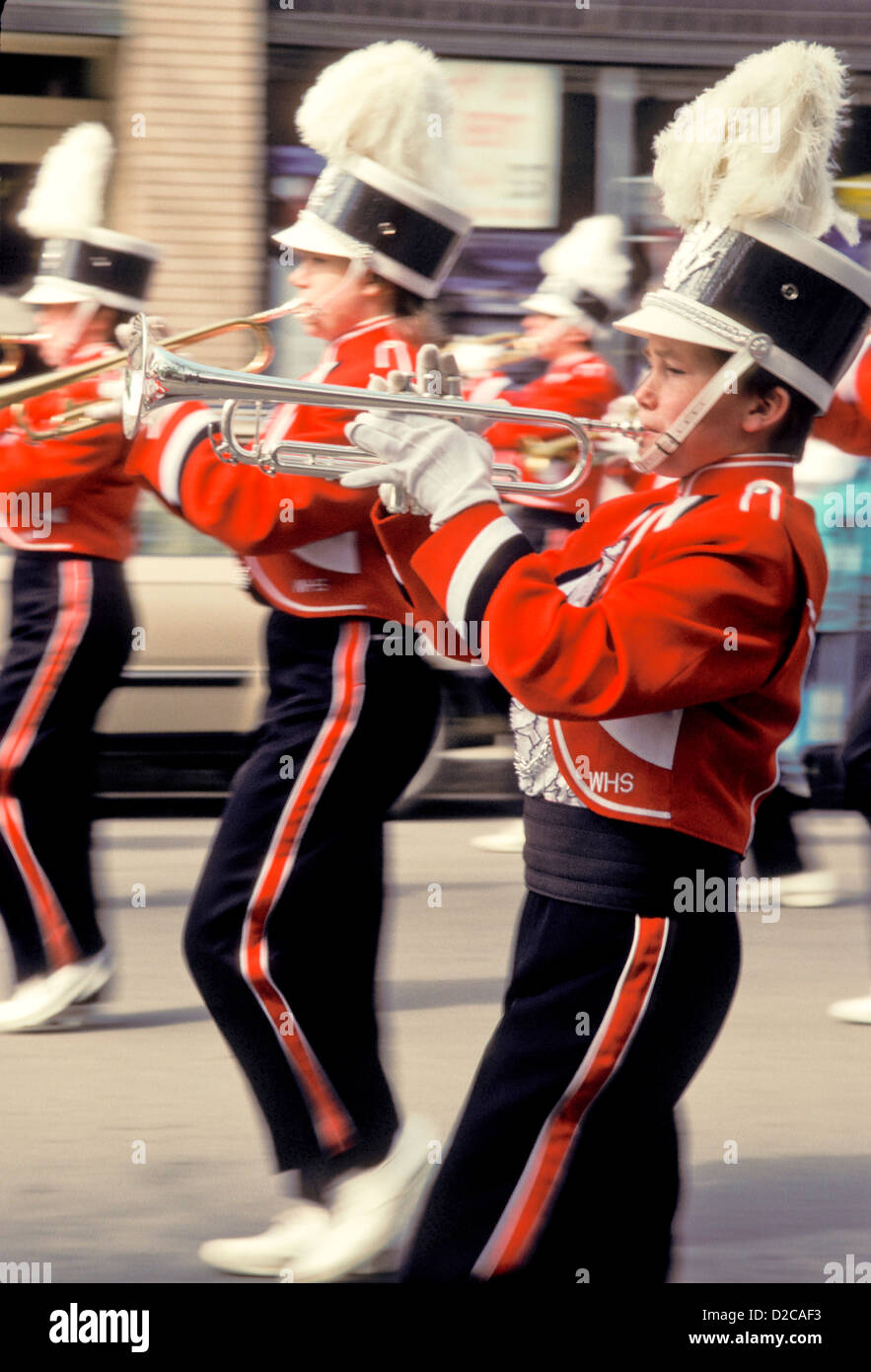 Marching in parades hi-res stock photography and images - Alamy