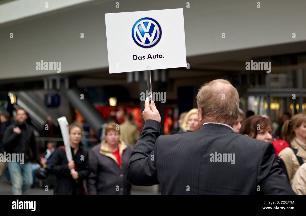 Vw logo sign volkswagen hi-res stock photography and images - Alamy