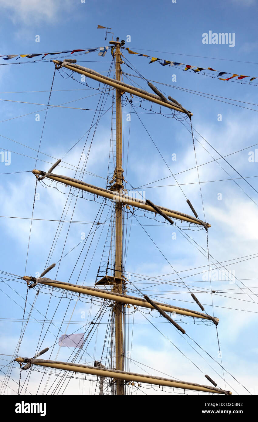 Jury masts and rope of sailing ship Stock Photo - Alamy