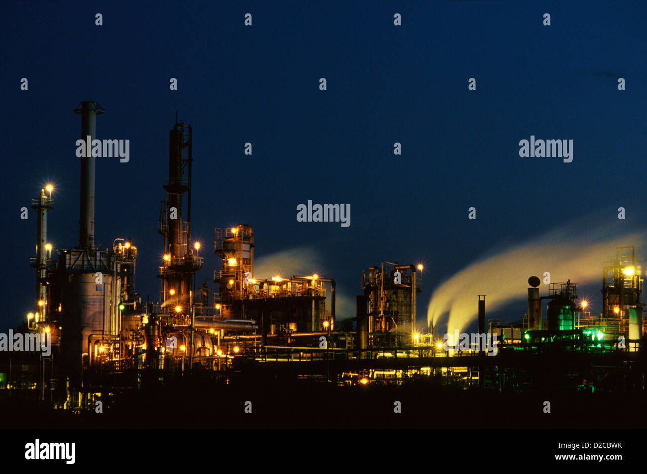 Oil refinery dusk business hi-res stock photography and images - Alamy