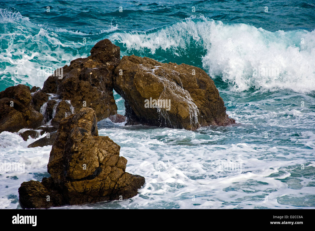 Breaking wave waves rocky shore surf hi-res stock photography and ...