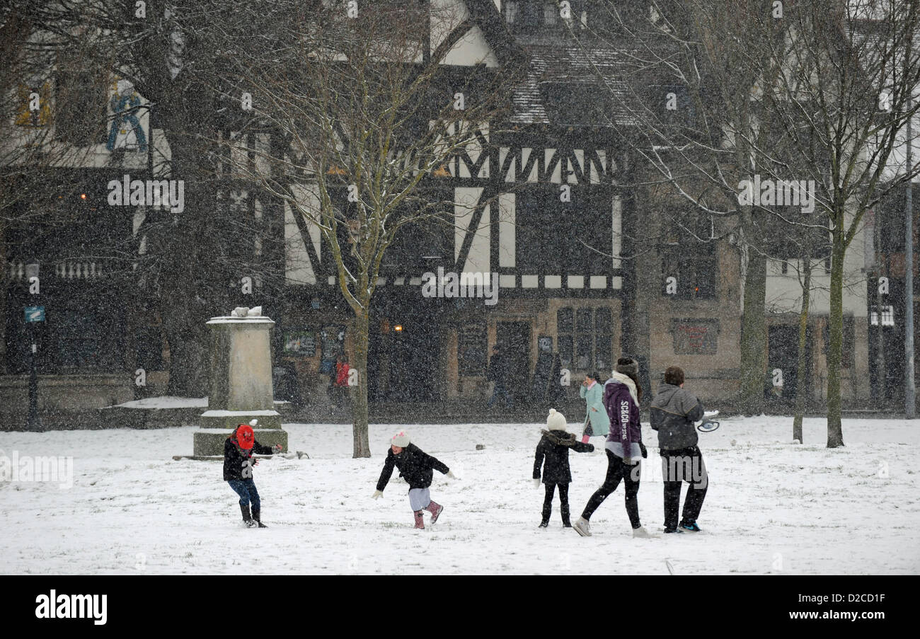 Snowball fight uk hi-res stock photography and images - Alamy