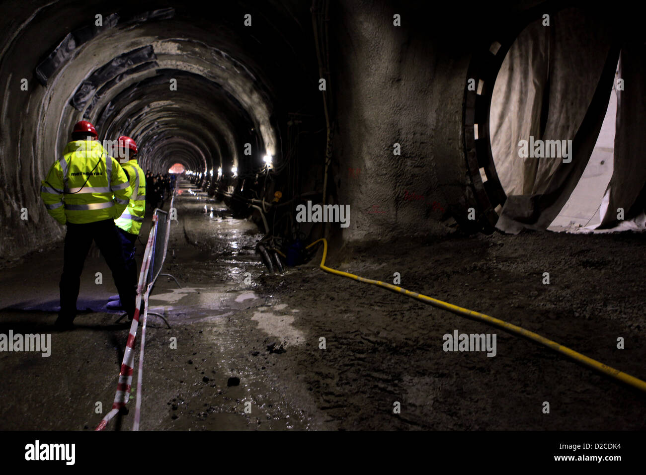 Underground tunnel construction subway workers Stock Photo - Alamy