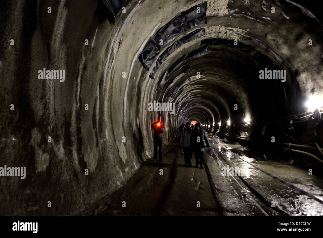 Underground tunnel construction Stock Photo - Alamy
