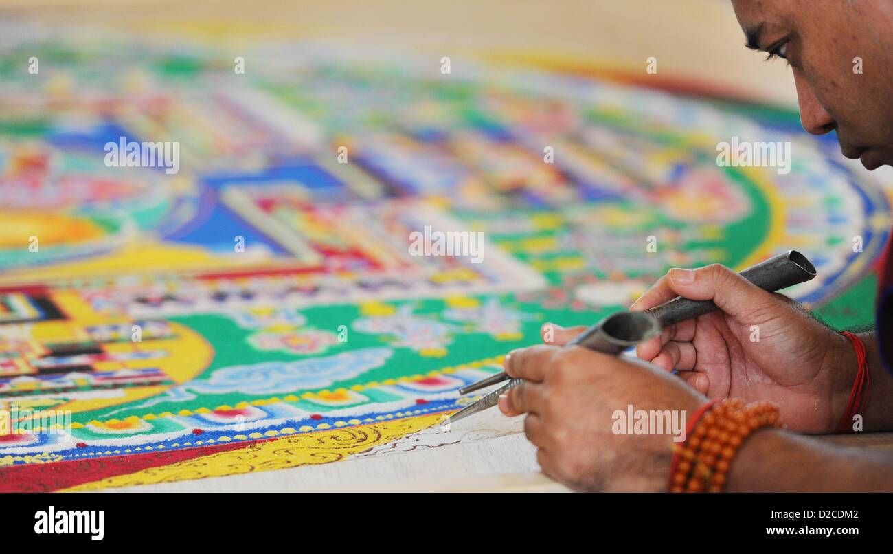 Monks from the exile monastery 'Sera Jhe' in South India finish a sand ...