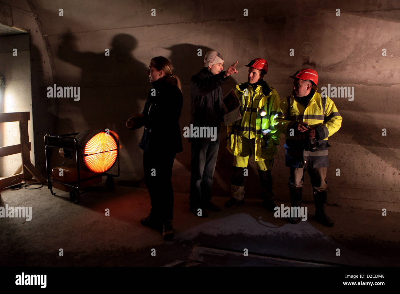 Underground tunnel construction subway workers Stock Photo - Alamy