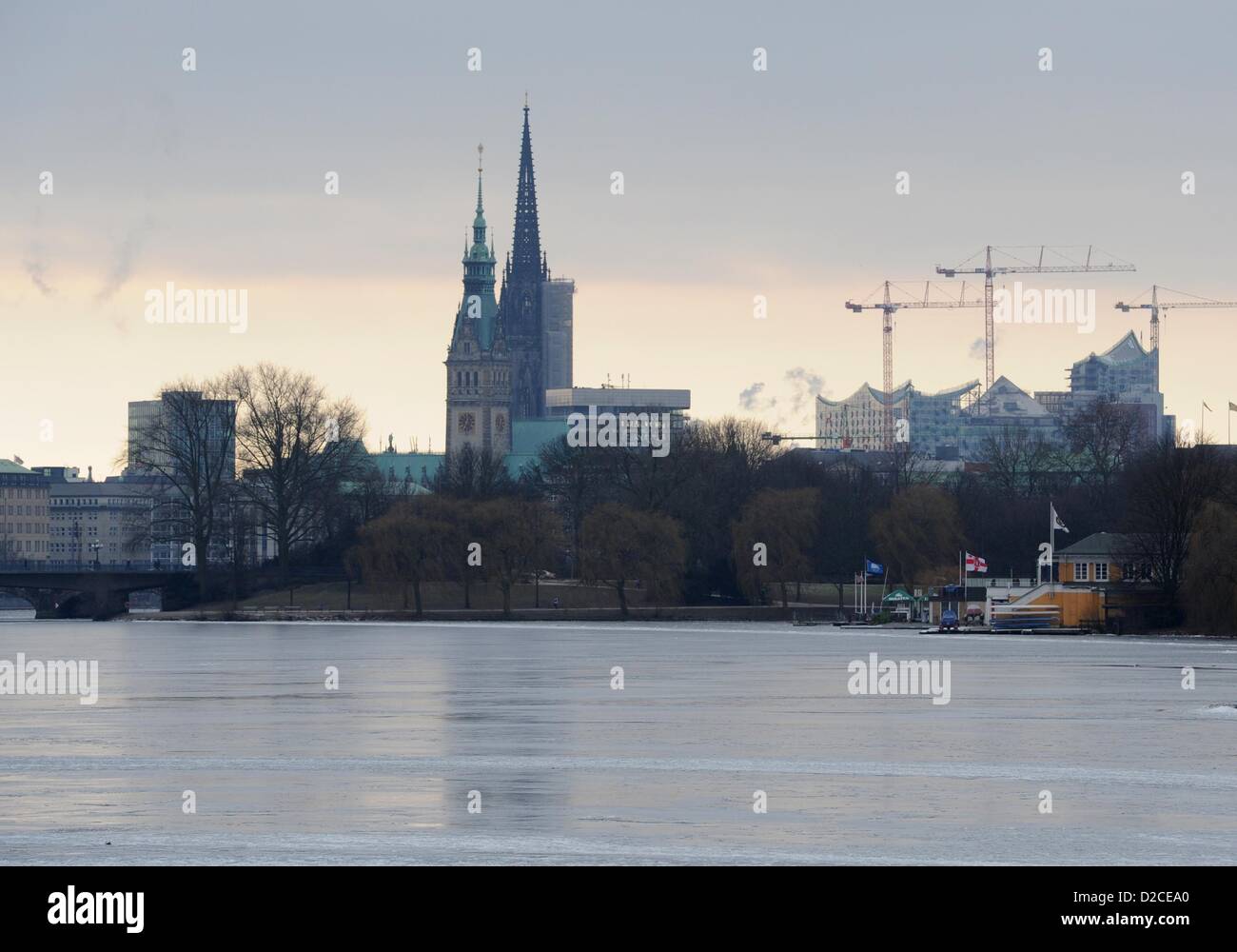 The Outer Alster is slightly frozen in front of the Elbphilharmonie (R ...