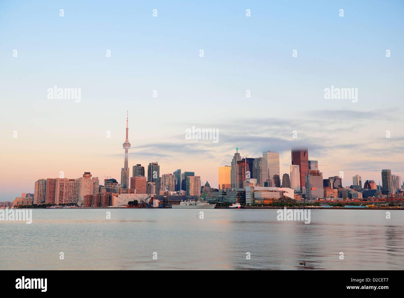 Skyline with cn tower at sunrise hi-res stock photography and images ...