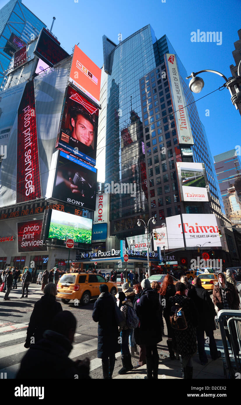 Times square manhattan hi-res stock photography and images - Alamy