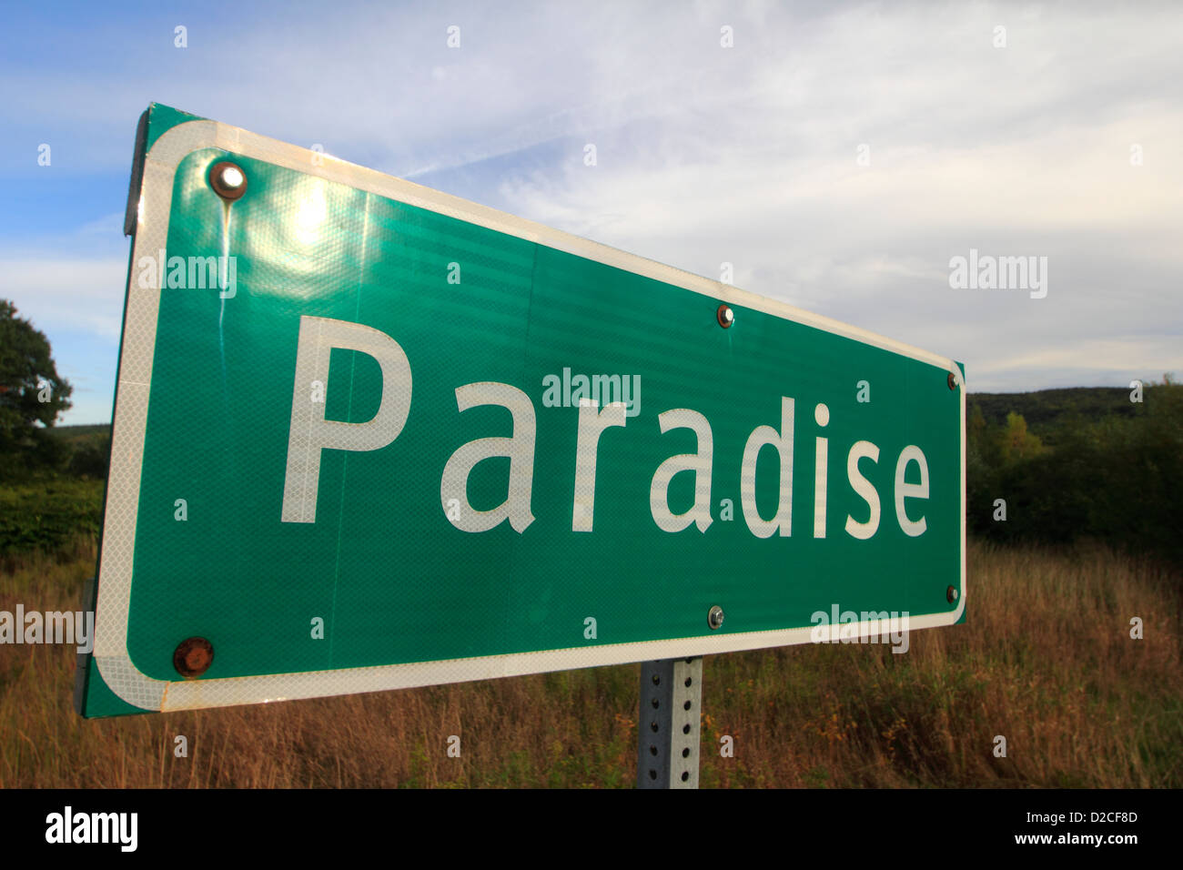 Green road signs hi-res stock photography and images - Alamy