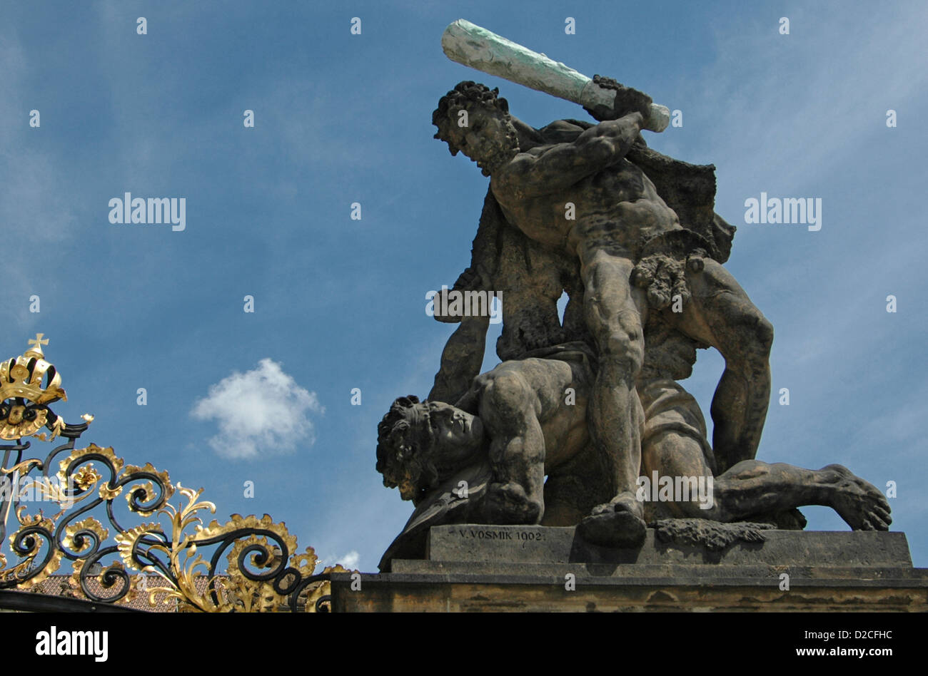 Old castle gates hi-res stock photography and images - Alamy