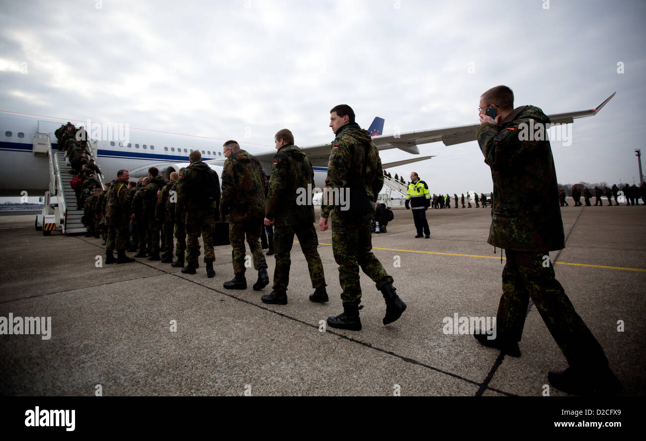Aircraft boarding bundeswehr hi-res stock photography and images - Alamy