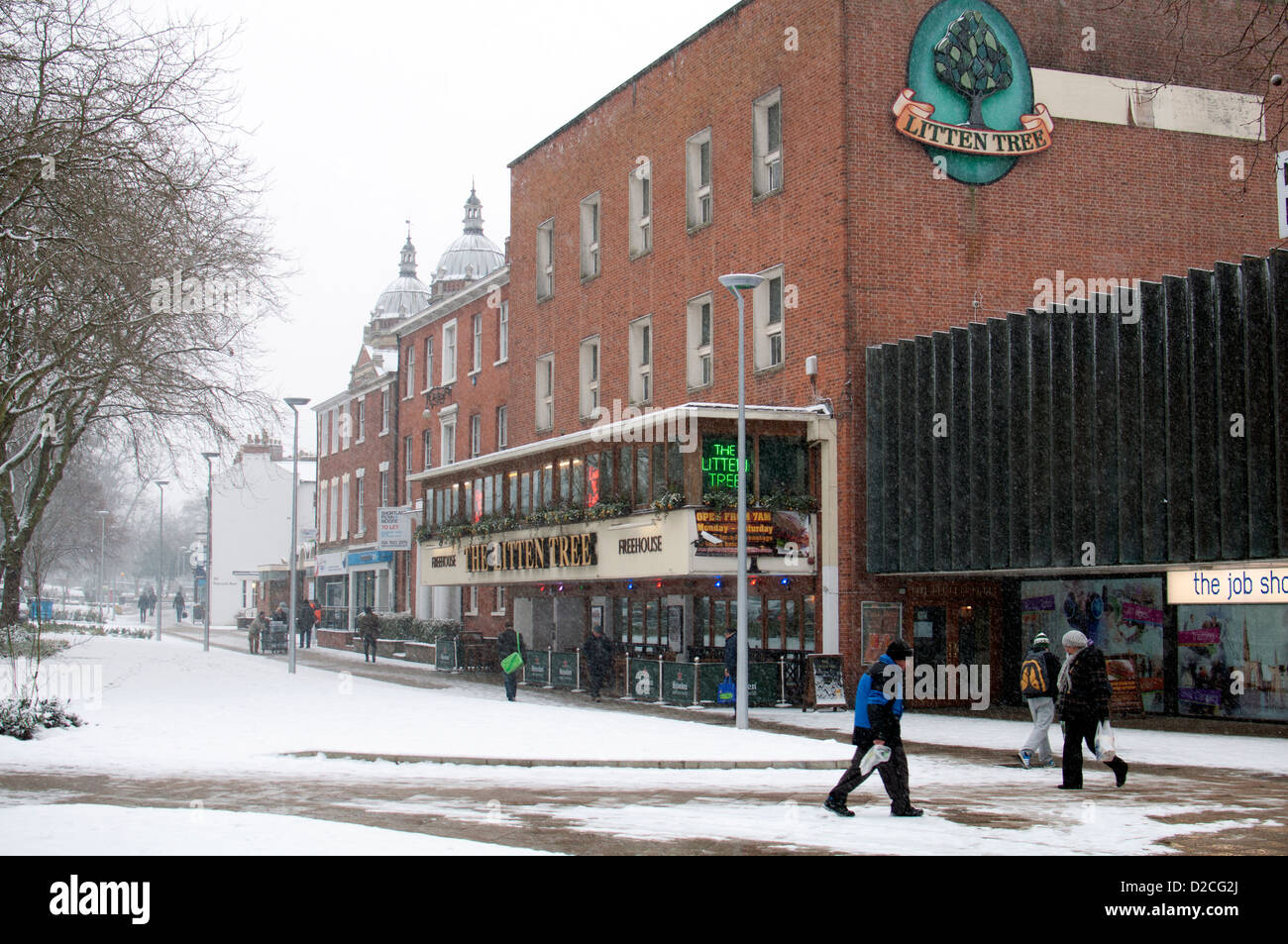 The Litten Tree pub in snowy weather, Warwick Row, Coventry, UK Stock ...