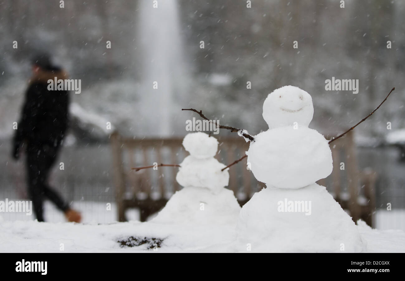 London, UK. 20th January 2013. Two snow men in St James's Park as snow ...
