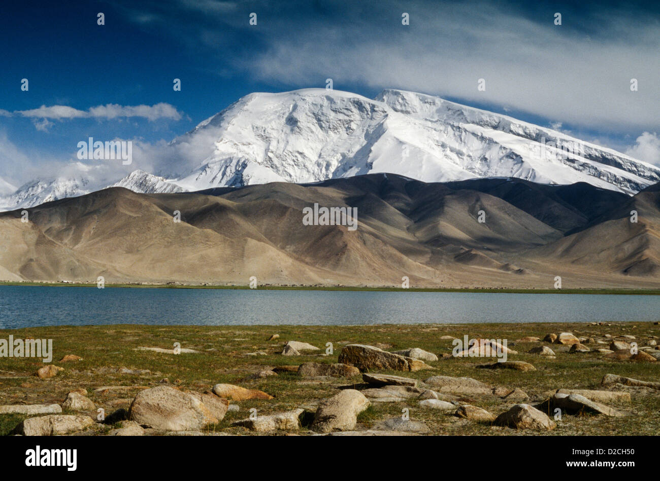 Muztagh ata peak hi-res stock photography and images - Alamy