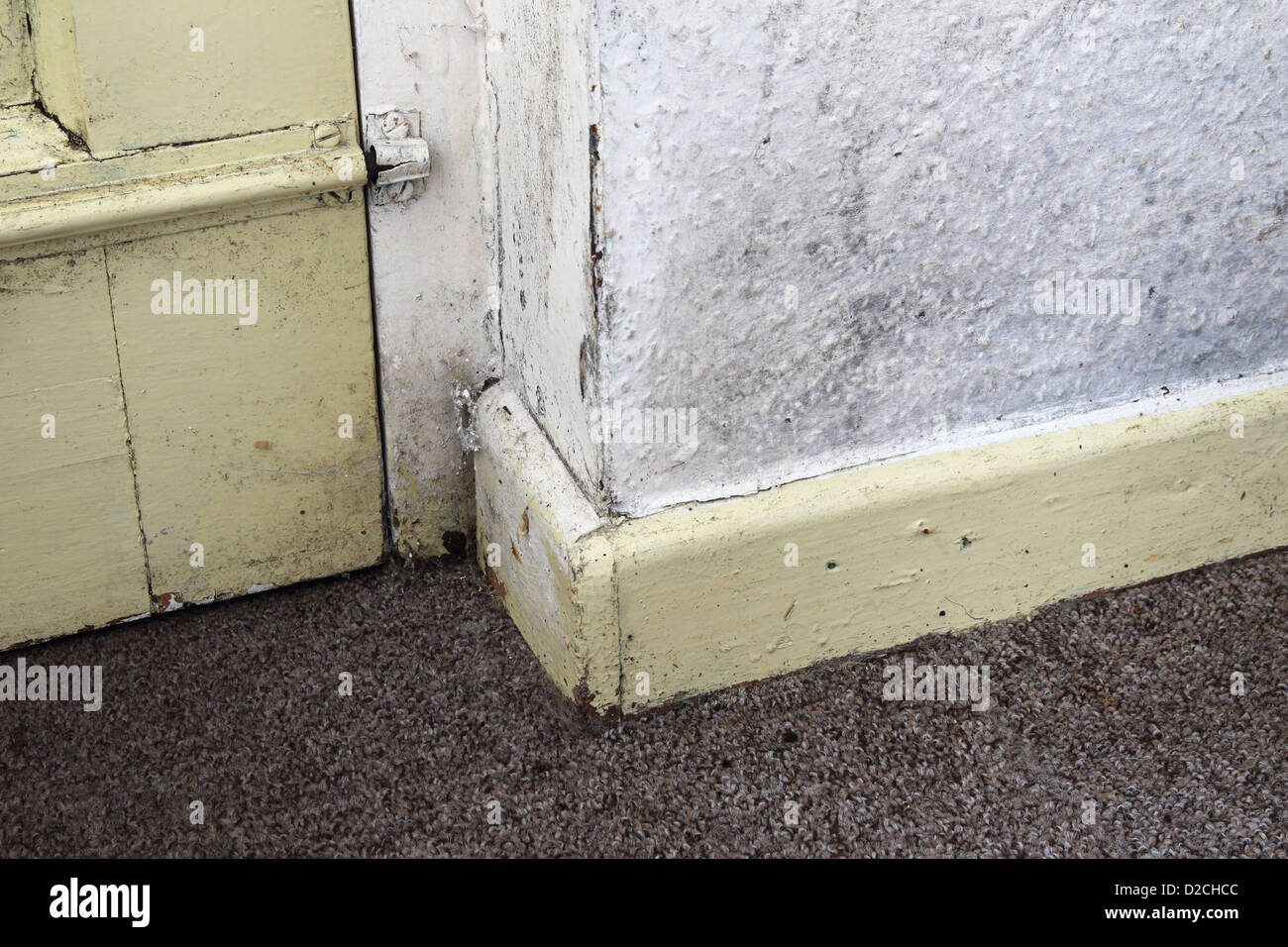 Damp wall interior hi-res stock photography and images - Alamy