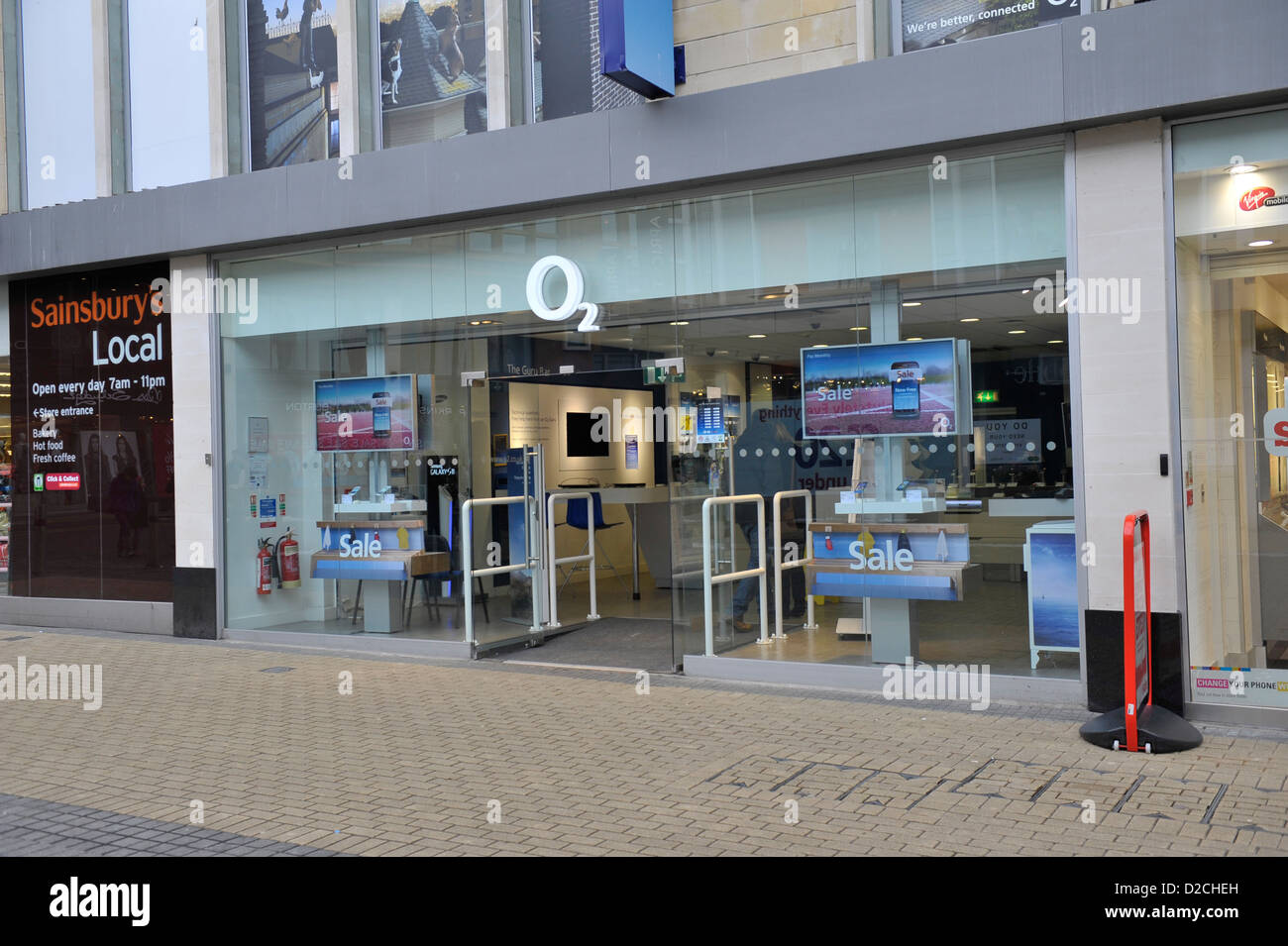 O2 shop uk hi-res stock photography and images - Alamy