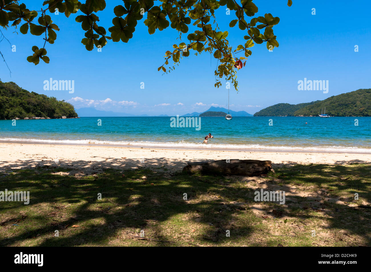 Beautiful sandy beach at Mangue and Pouso, Enseada das Palmas, Ilha ...