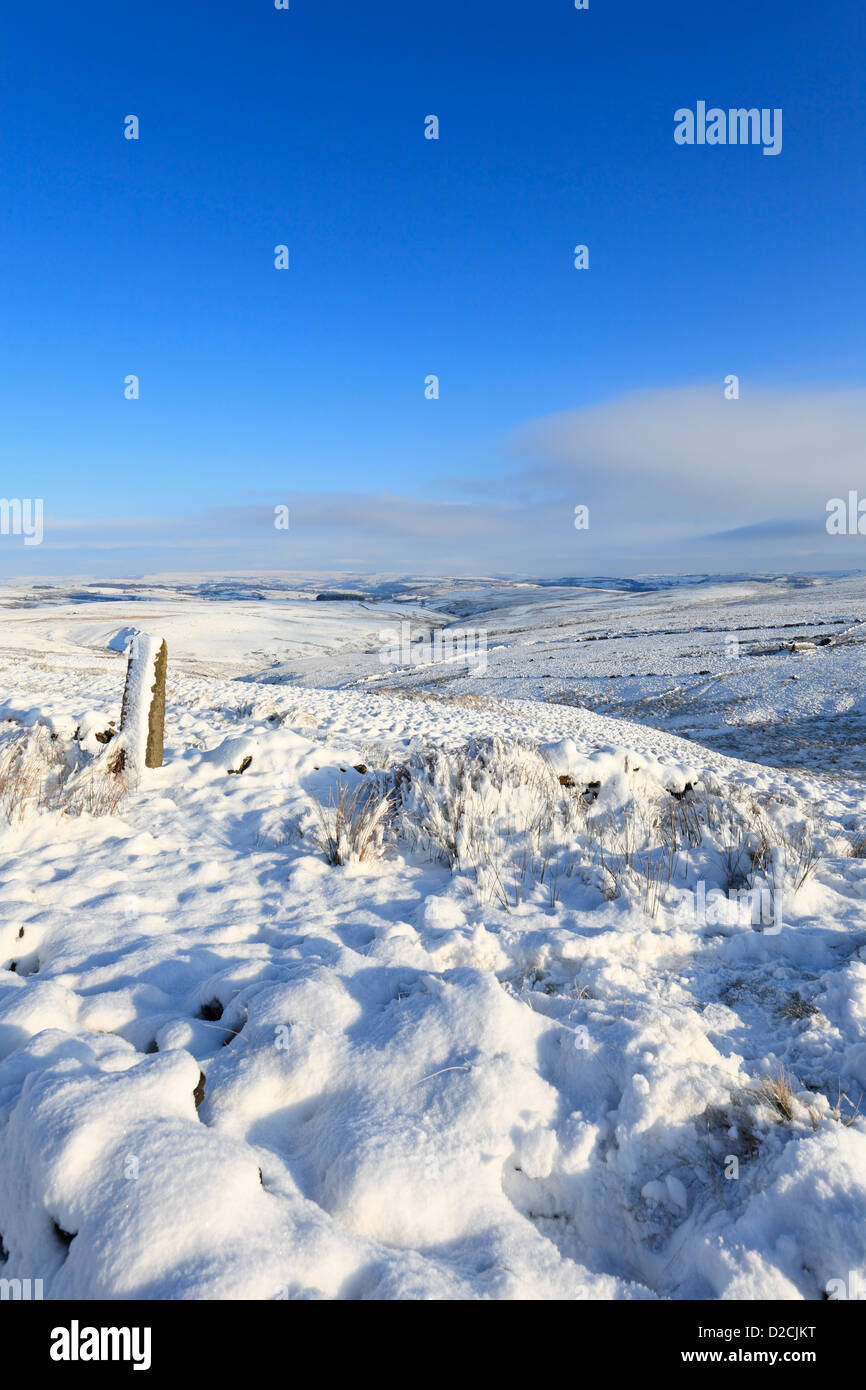 Snow on the moor hi-res stock photography and images - Alamy