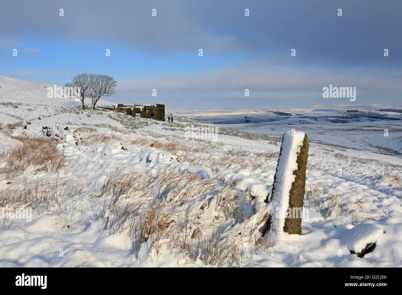 Top Withens on the Pennine Way in winter snow on Haworth Moor, Haworth ...