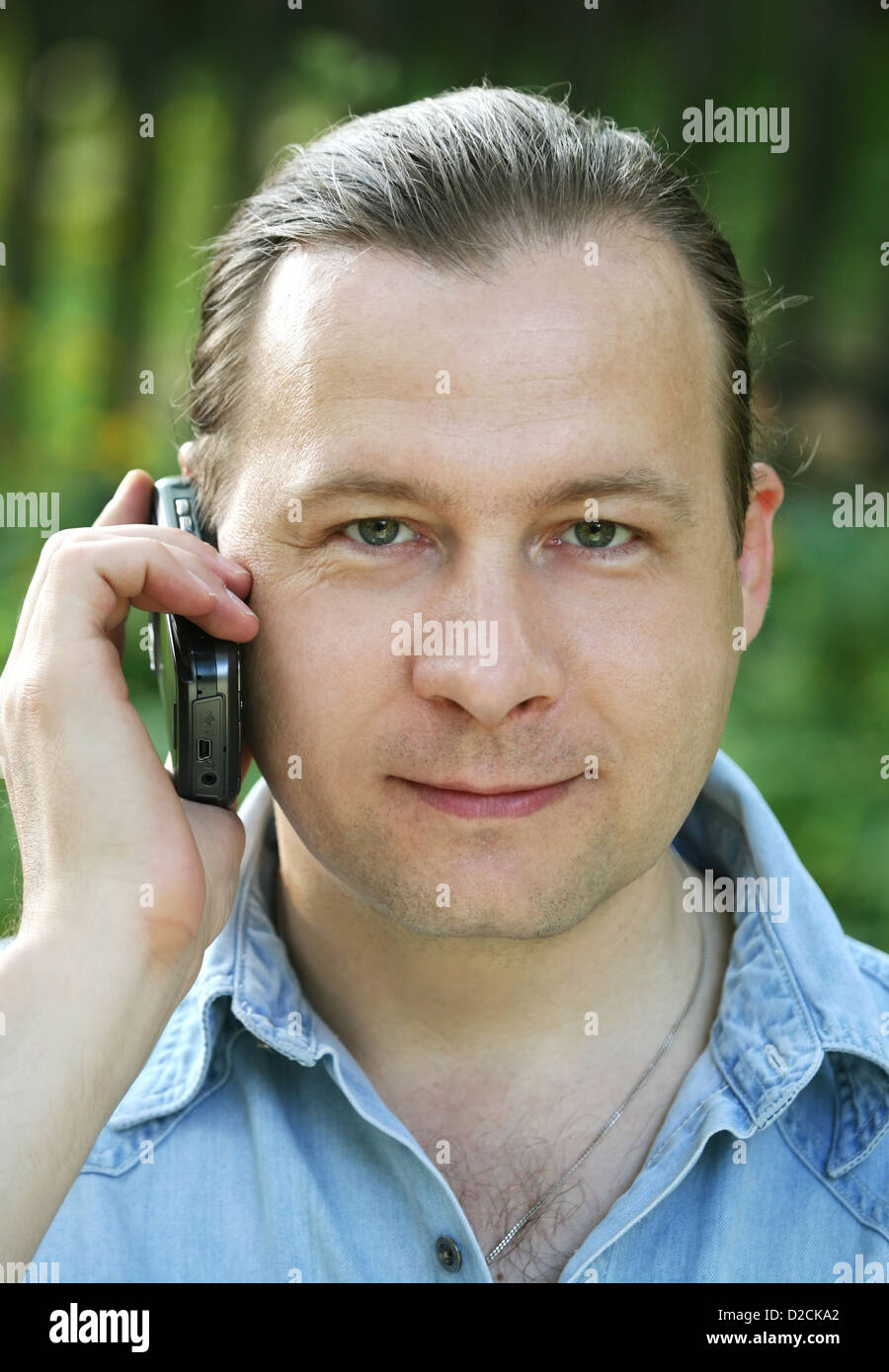 Portrait of the man with the phone close-up Stock Photo - Alamy