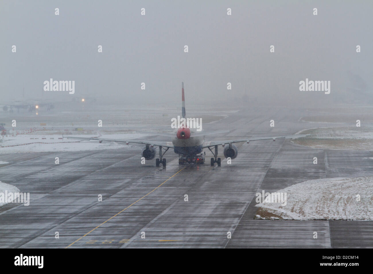 Airport heathrow snow hi-res stock photography and images - Alamy