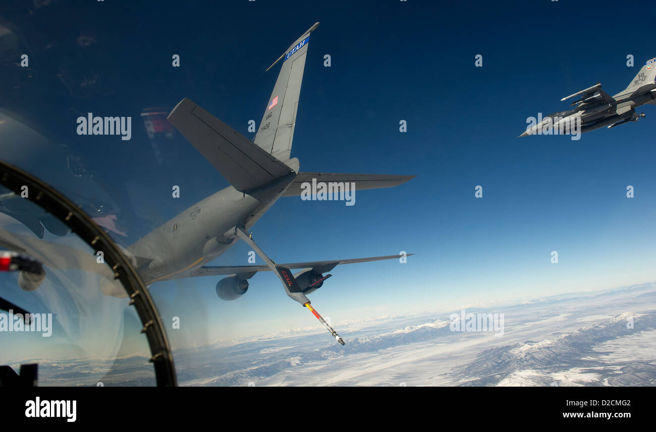 An f 16 fighting falcon pilot from the 421st fighter squadron hi-res ...